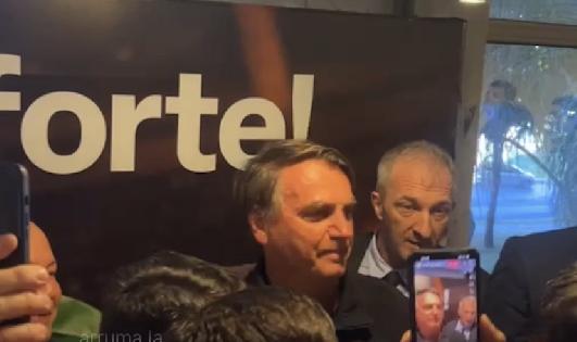 “A bola está com vocês”, diz Bolsonaro em discurso na sede do PL ...
