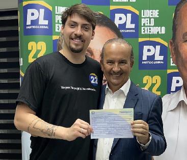 Jair Renan se filia ao PL e anuncia pré-candidatura | BRADO JORNAL